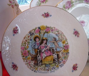 » Romantic Accent Plates for Valentine’s Day Red Door Table Decor