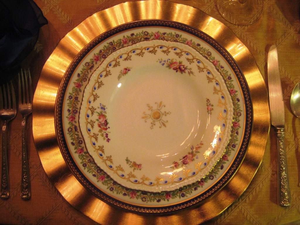 » Table Setting for a Blue Hen Red Door Table Decor